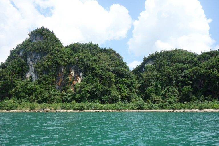 Caluwayan Beach Resort : Rock formations and white sand beaches in ...