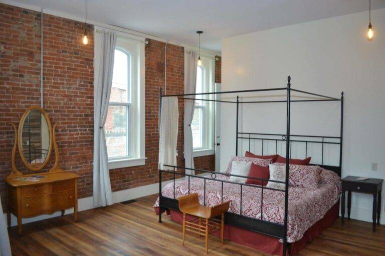 16 Inexpensive Romantic Getaways in Illinois for Couples on a Budget