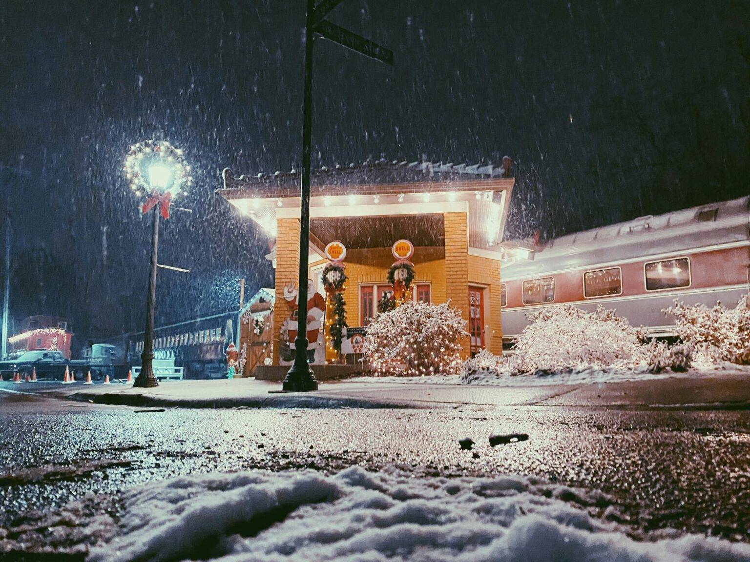 10 Magical Christmas Towns in the Midwest
